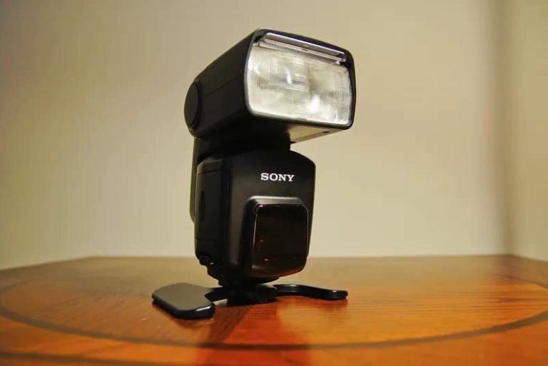 The Advantages of Using a Detachable Camera Flash - Review Pronto